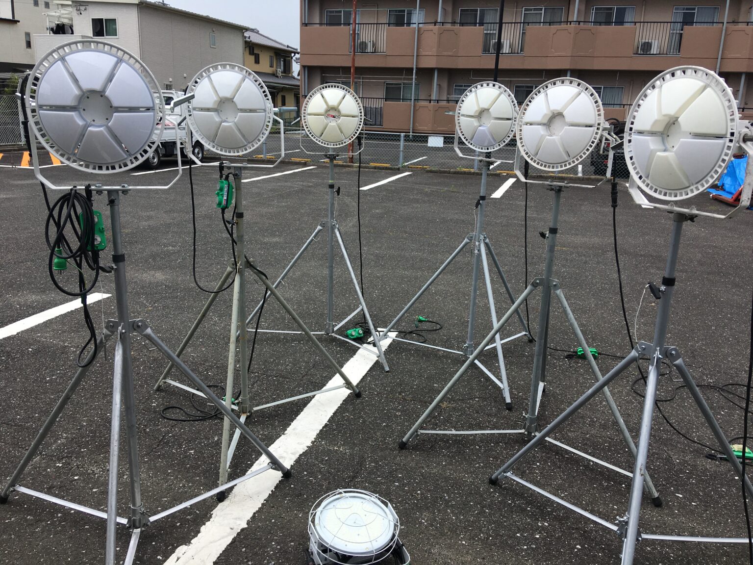 【工具買取王国 鈴鹿白子23号店】 【オマケ付】日動 投光器型・調光式ディスクバルーン 6台セット L300W-AB-50K+L100V2-D-HW-50K-N 市のお客様から買取いたしました ...